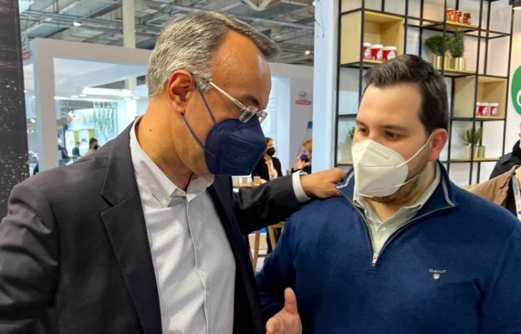 Επανεκλέγεται προεδρος της ΟΝΝΕΔ Τρικάλων ο Θάνος Δερμίσης – KALAMPAKA ...