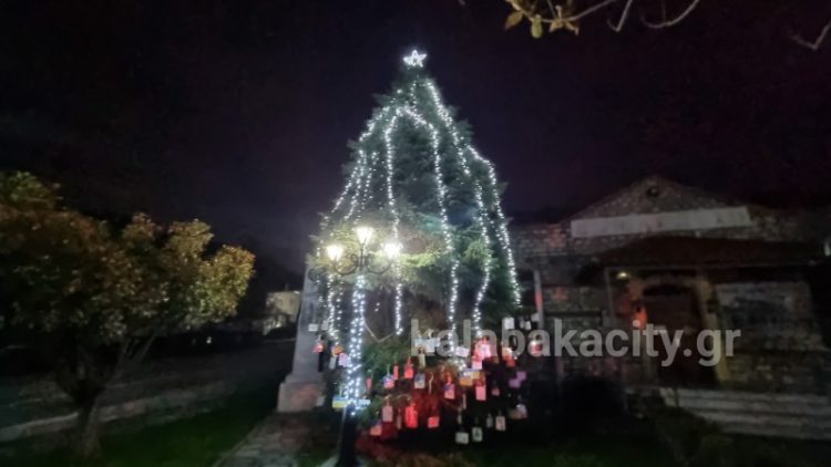 Βασιλική Καλαμπάκας: Στολίστηκε το δέντρο των ευχών με κάρτες από την ...