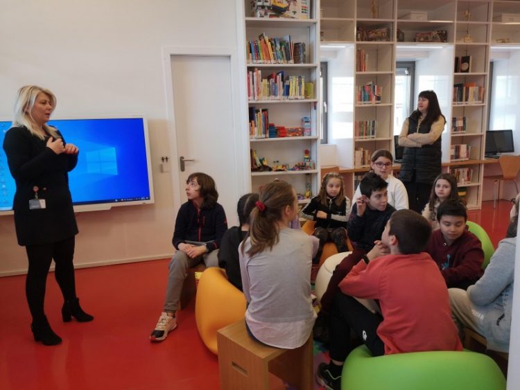 Βιβλιοθήκη Καλαμπάκας: Επίσκεψη της Ε΄ Τάξης του 1ου Δημοτικού Σχολείου ...