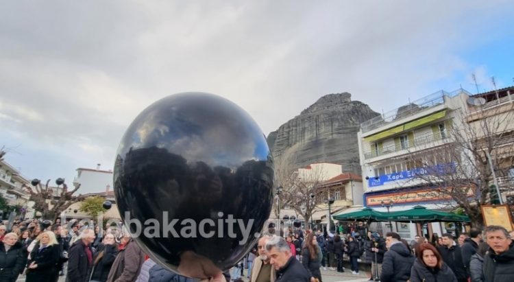 Καλαμπάκα: Χιλιάδες πολίτες στην συγκέντρωση για τα θύματα του ...