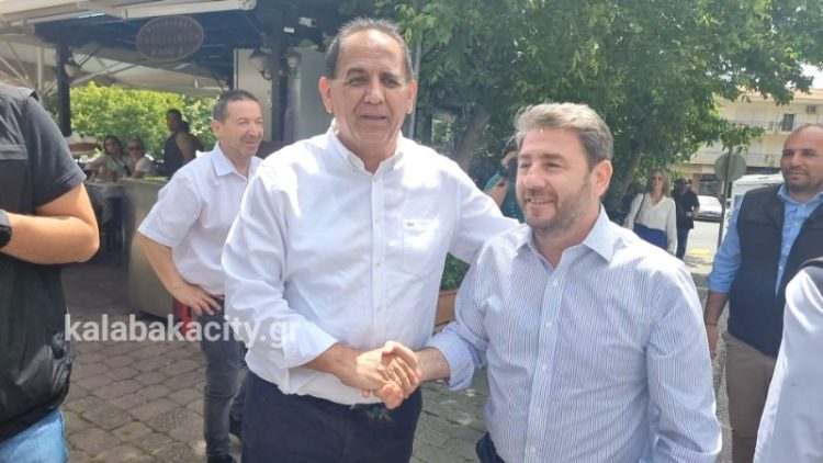 Καλαμπάκα: Θερμή υποδοχή στον Νικο Ανδρουλάκη απο τα μελη του ΠΑΣΟΚ ...
