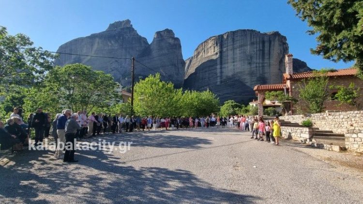 «Πασχαλόγιορτα» της Καλαμπάκας – Αναβίωσε το έθιμο – PHOTOS – VIDEO ...